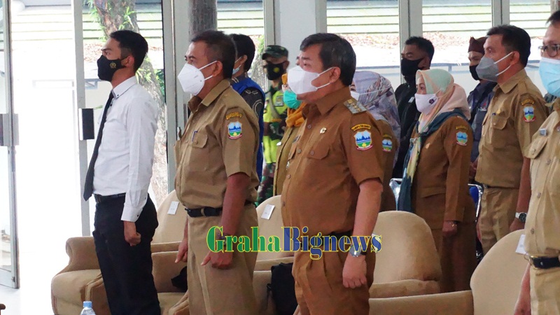 Kabupaten Garut Menerima Bantuan Gubernur Untuk Perbaikan Rutilahu ...